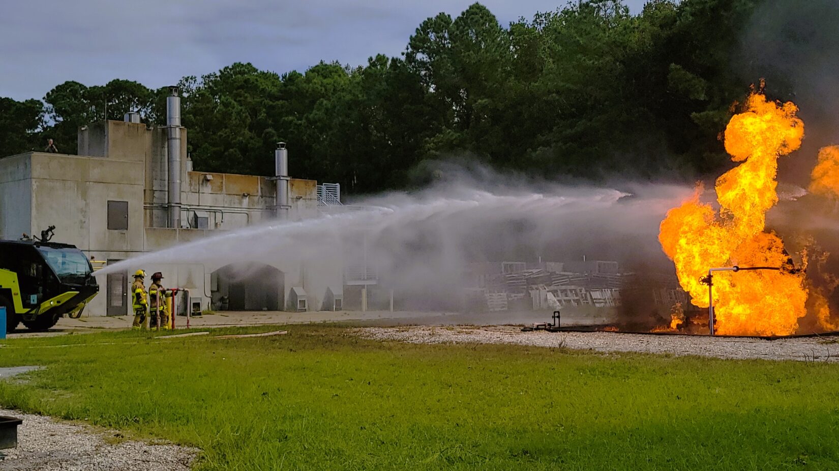 Hybrid fire truck flushes flames in test at fire academy | Jacksonville ...