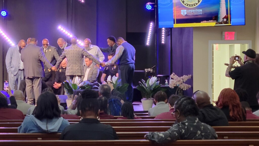Cops and clergy offer gang members a ‘Safe Passage’ | Jacksonville Today